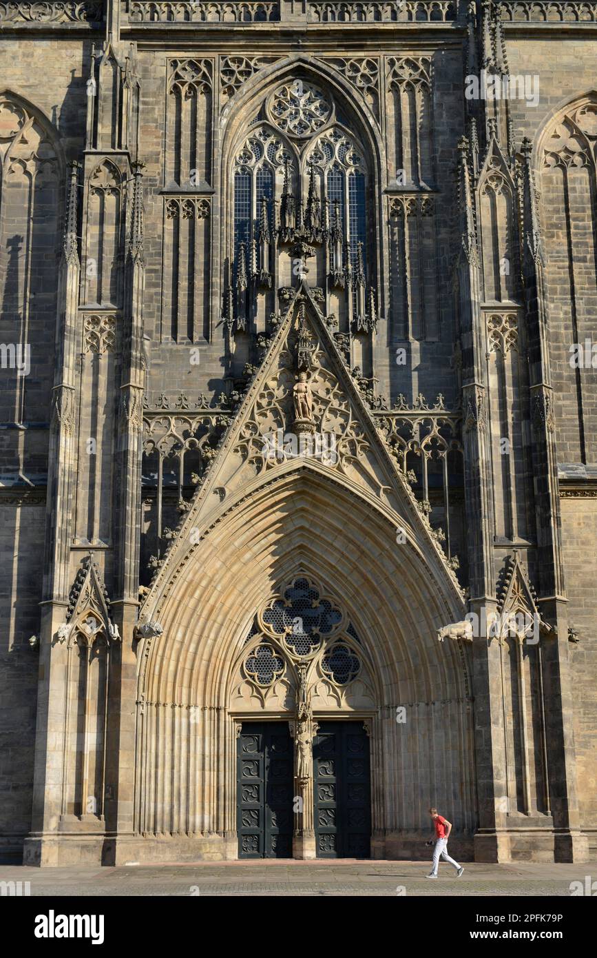 Magdeburg door hi-res stock photography and images - Alamy