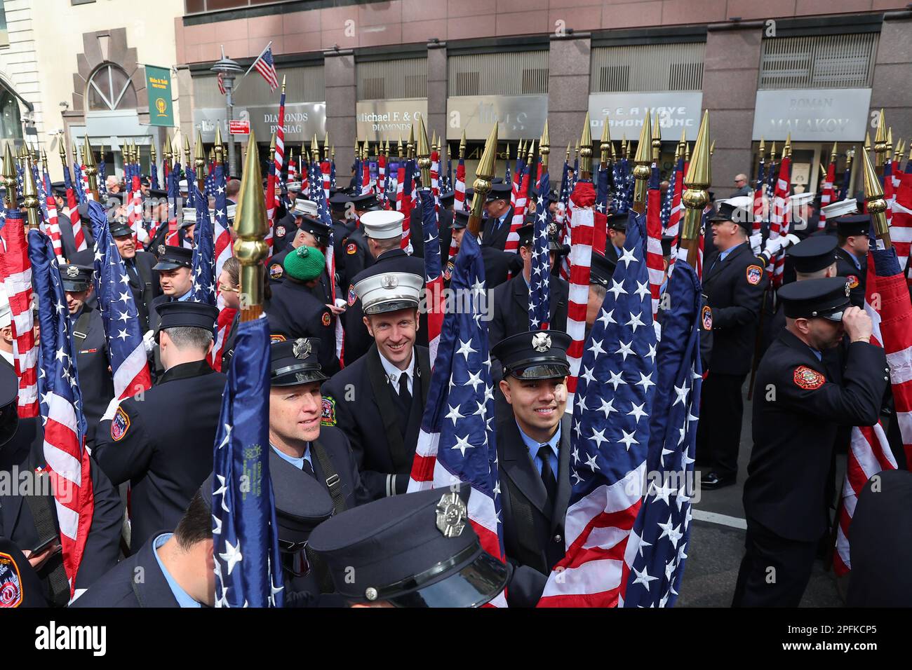 Members of the New York City Fire Department Color Guard pose for ...