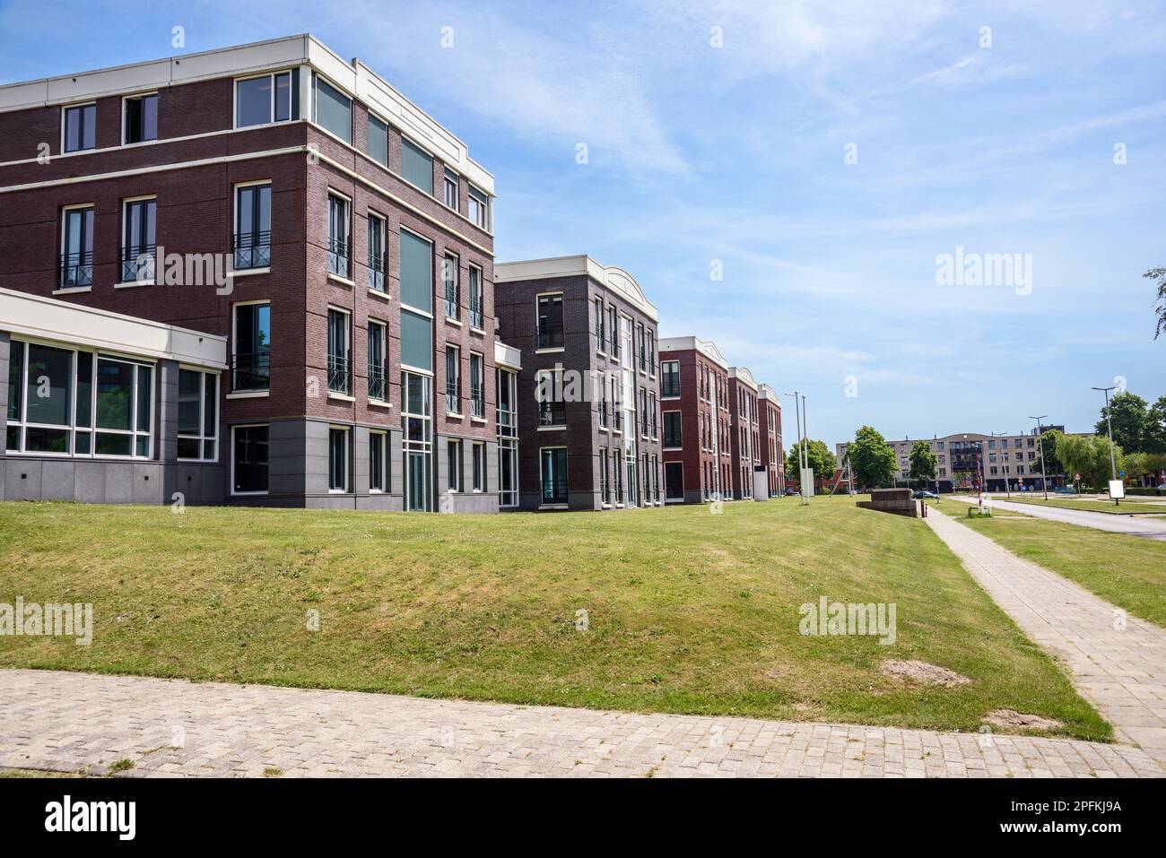 Row of office buildings hi-res stock photography and images - Alamy