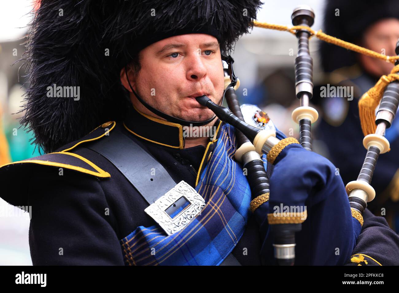 Port authority police emerald society irish war pipe band hi-res stock ... Port authority police emerald society irish war pipe band hi-res stock ...