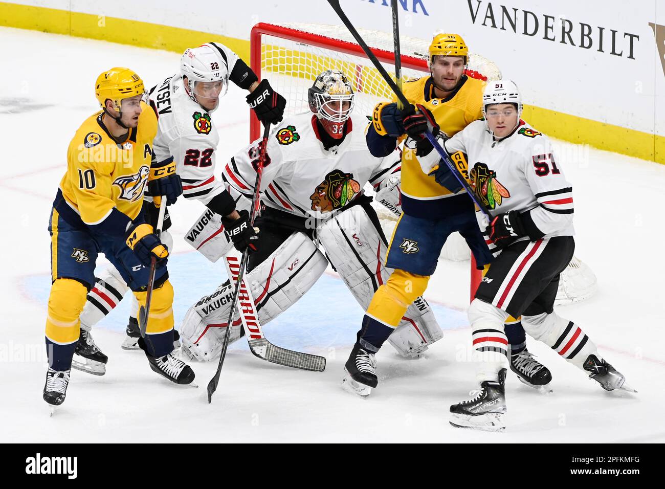 Chicago Blackhawks goaltender Alex Stalock (32) plays against the ...