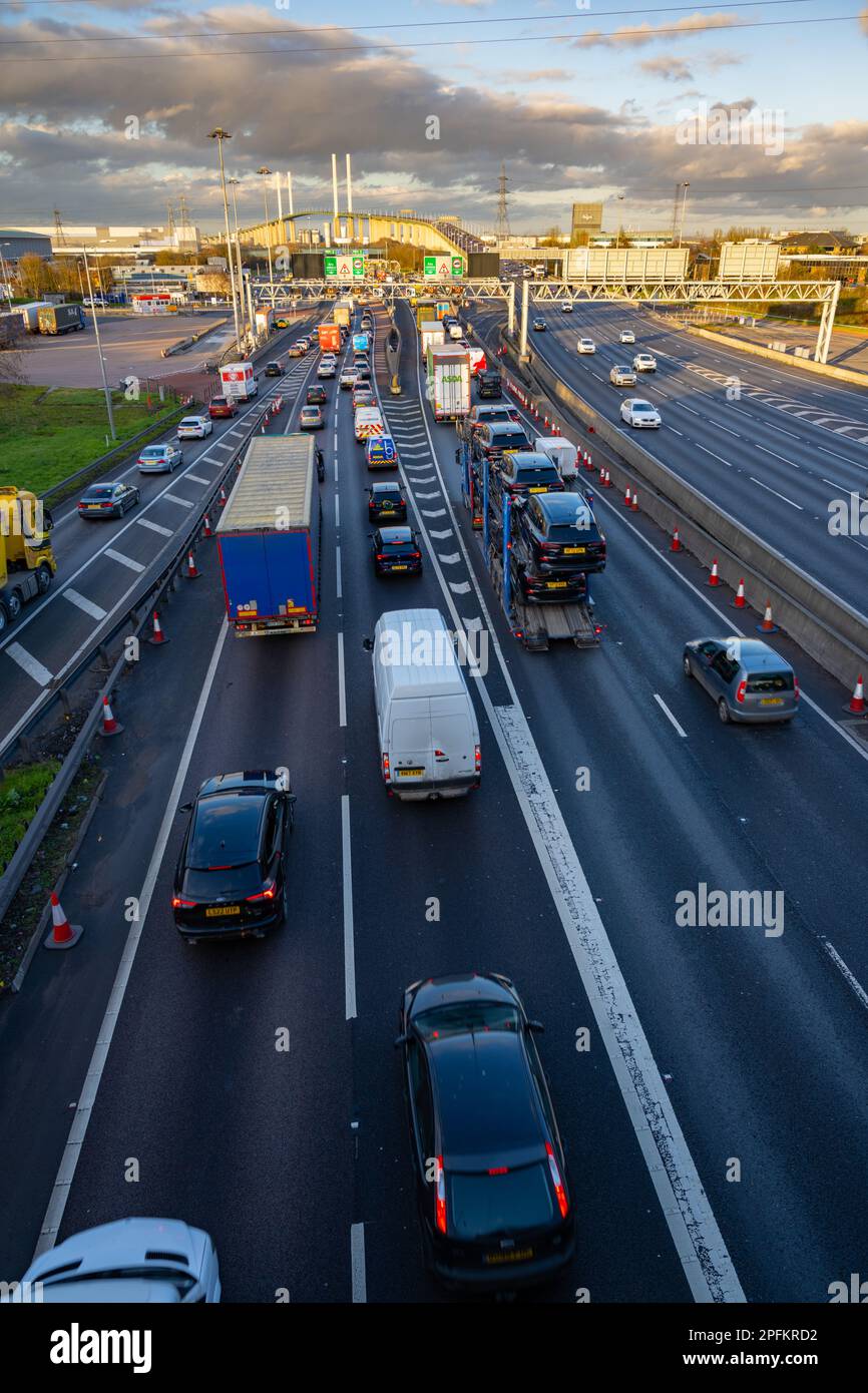 Waiting tunnel tunnels hi-res stock photography and images - Alamy