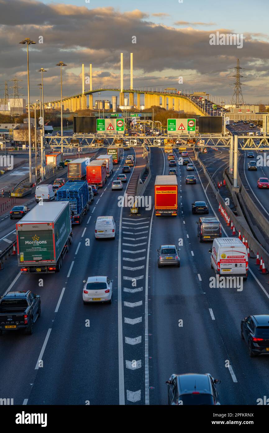 Waiting tunnel tunnels hi-res stock photography and images - Alamy