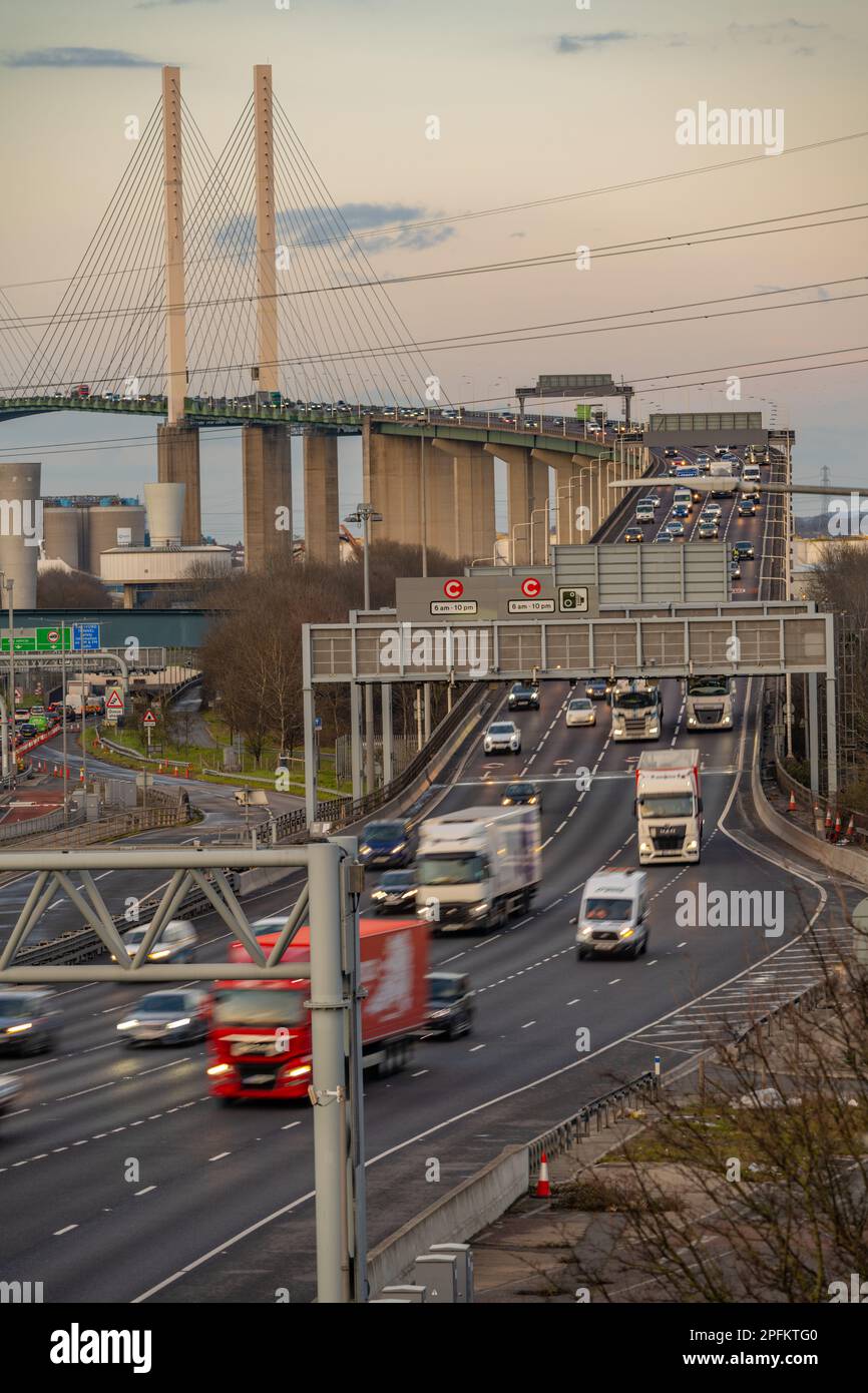 Traffic leaving the dartford bridge on a busy Friday evening Stock ...
