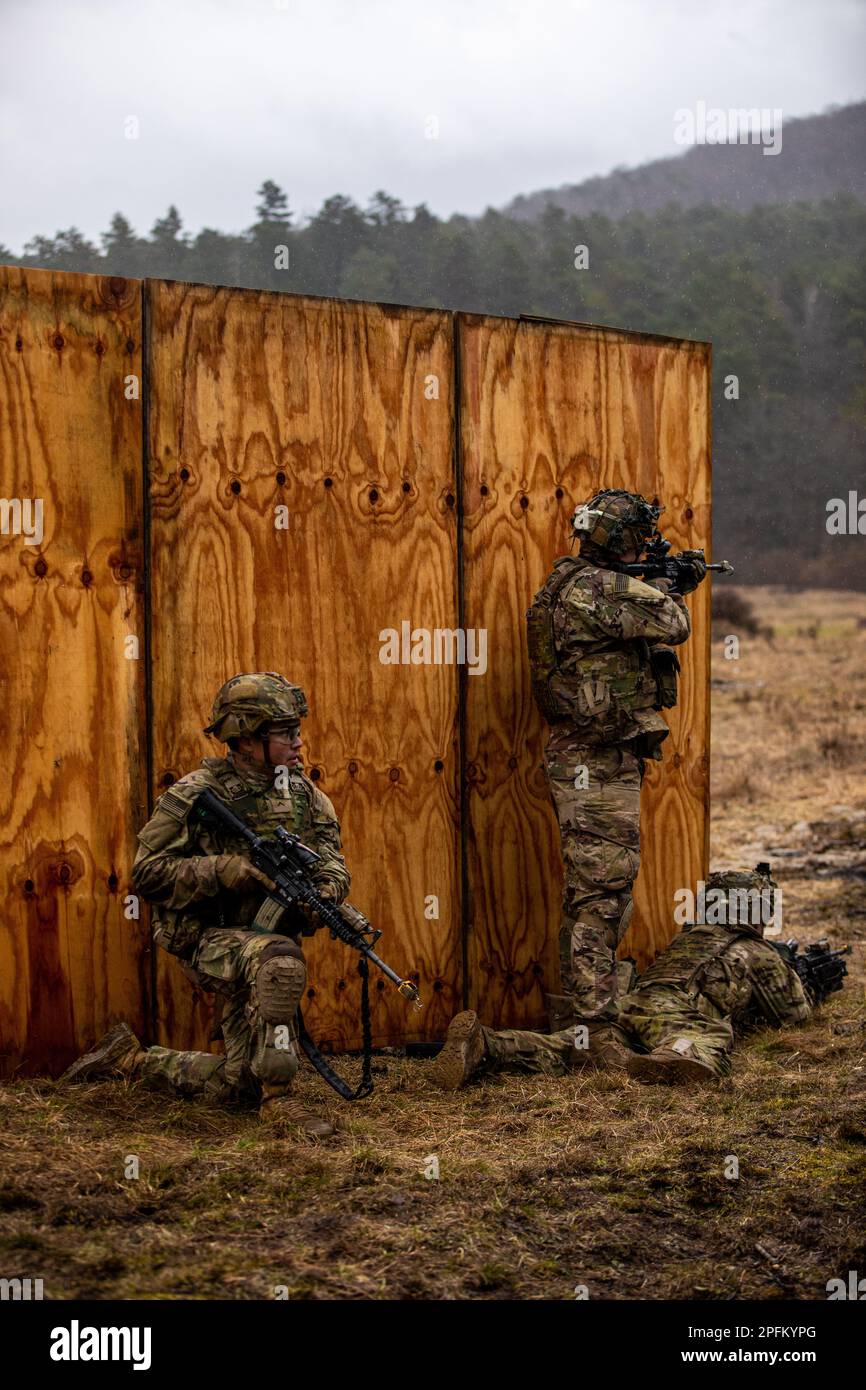 Infantry soldiers assigned to Battle Company, 2nd Battalion, 503rd ...