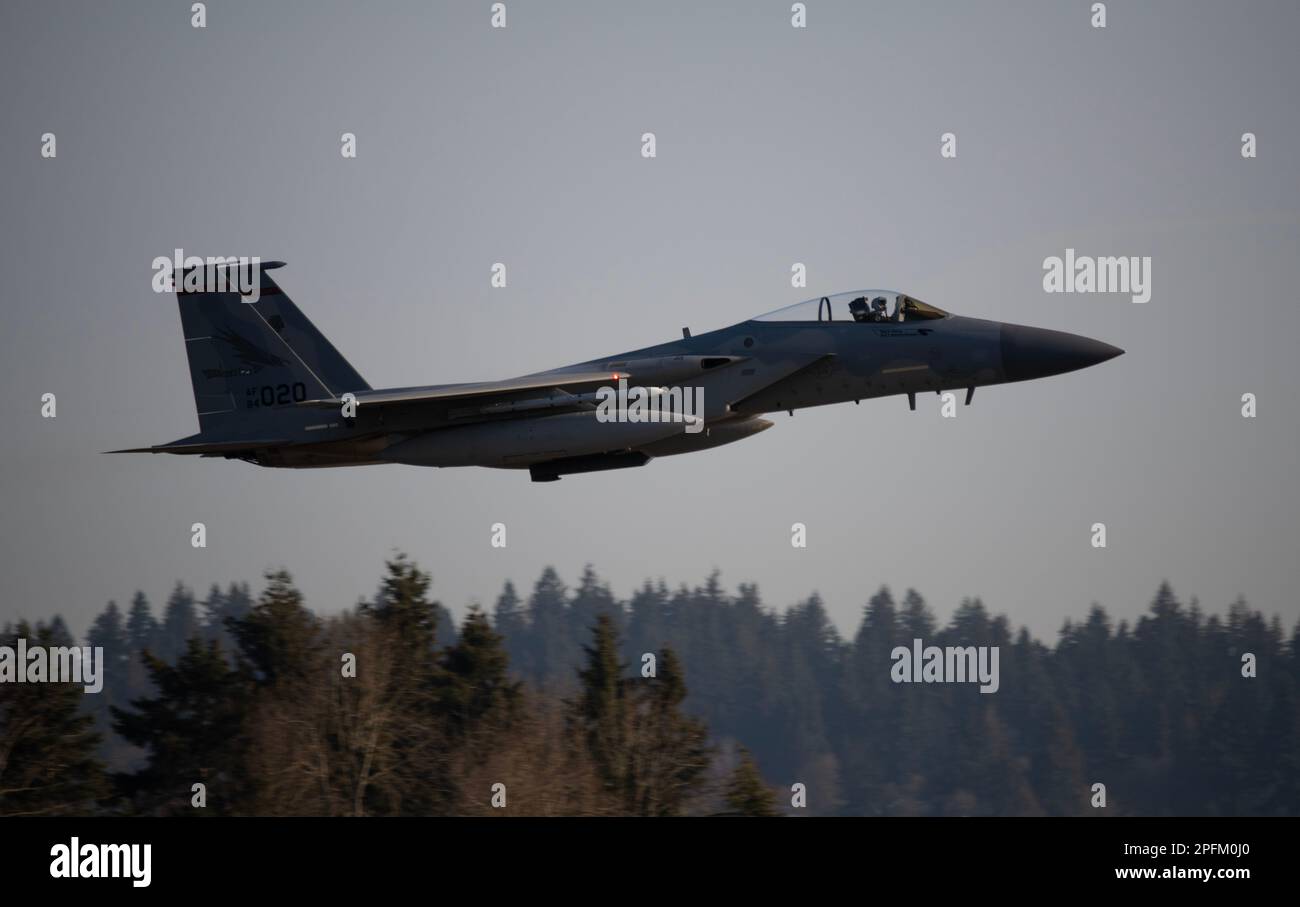 An F-15C assigned to the Oregon Air National Guard's 123rd Fighter ...