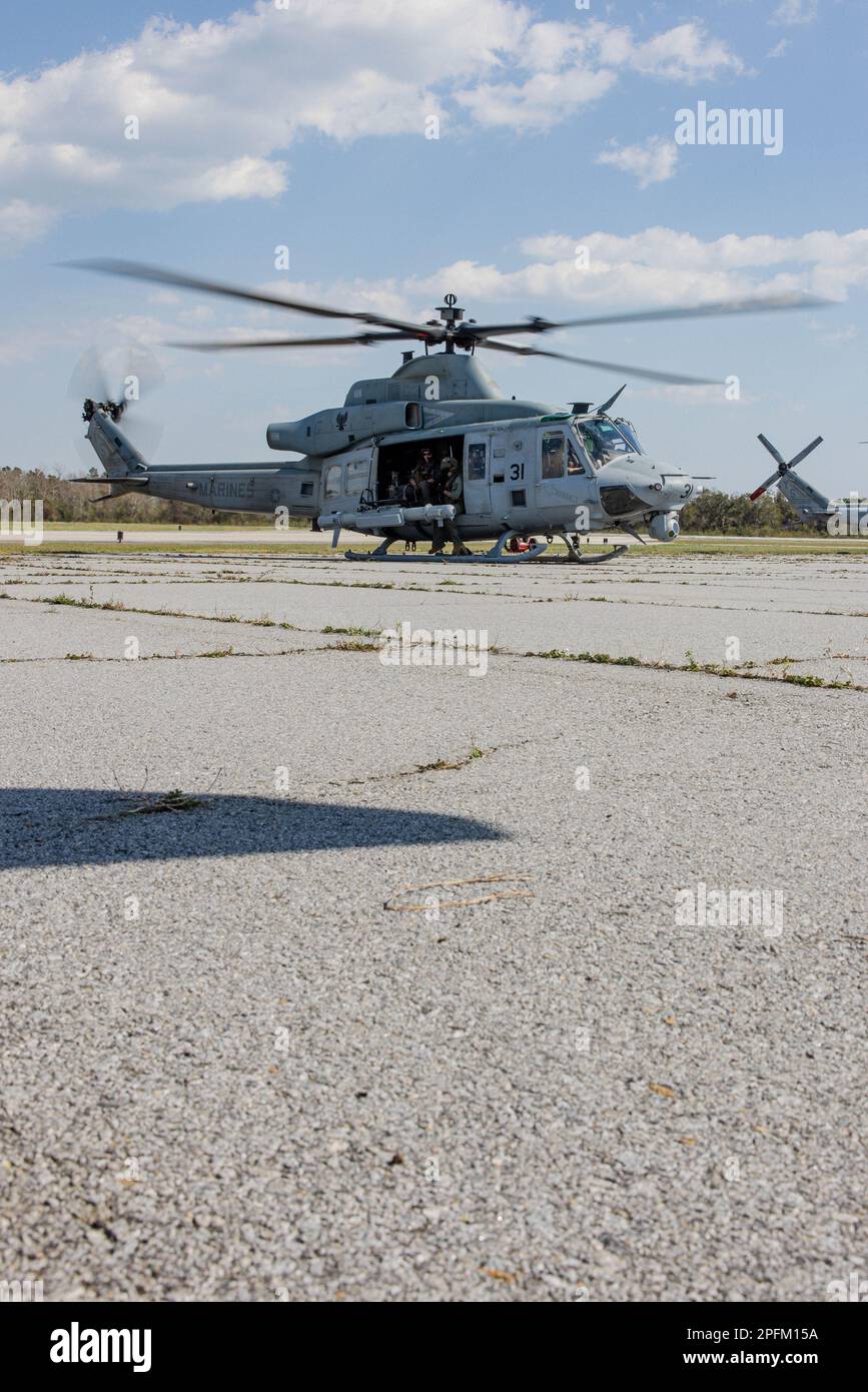 A U.S. Marine Corps UH-1Y Venom, assigned to Marine Medium Tiltrotor ...