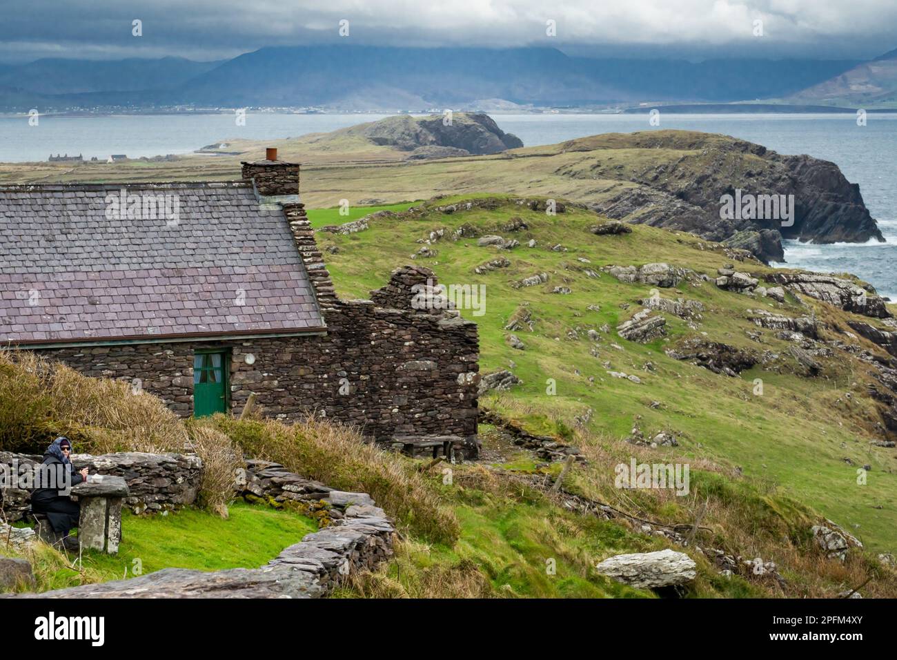 Rural irish cottage sea landscape hi-res stock photography and images ...