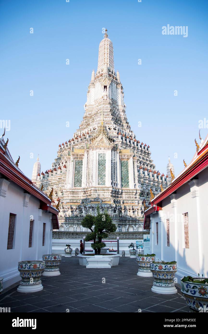Impressive architectural details of Wat Arun (The Temple of Dawn) in ...