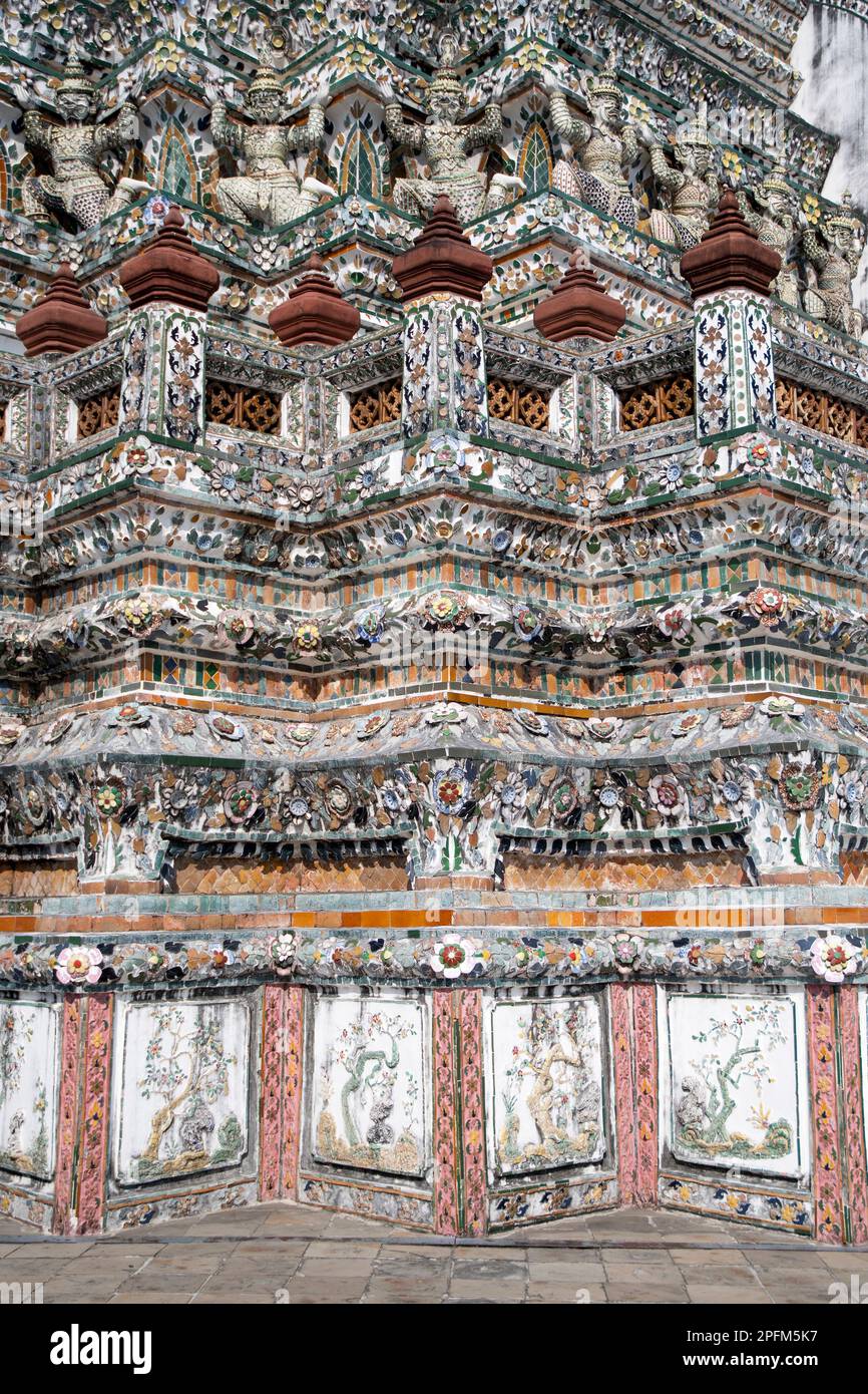 Impressive architectural details of Wat Arun (The Temple of Dawn) in ...