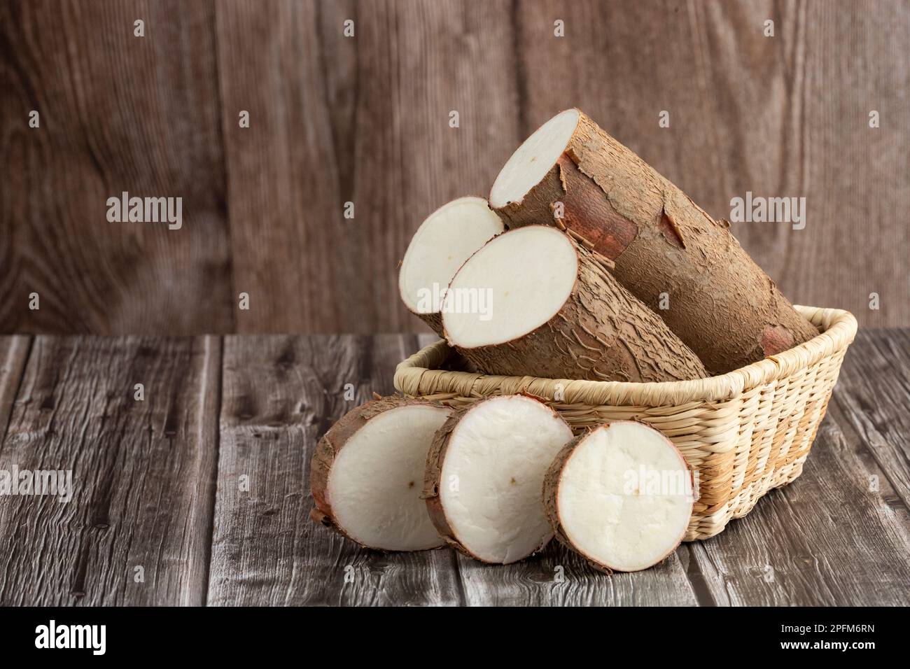 Manihot Esculenta - Fresh Organic Cassava Root Stock Photo - Alamy
