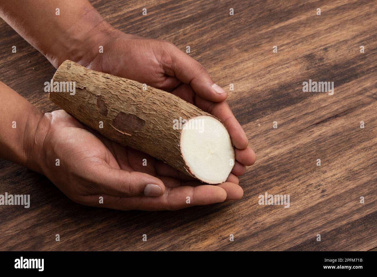 Manihot Esculenta - Fresh Organic Cassava Root Stock Photo - Alamy