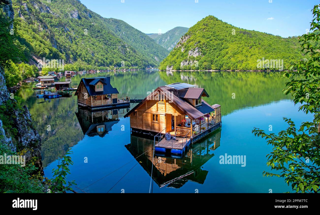 Houseboat, Lake Perucac, Bajina Basta, Tara National Park, Serbia Stock Photo - Alamy