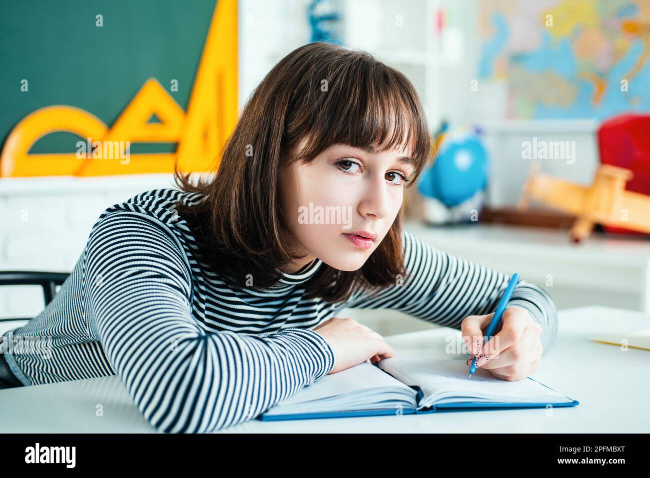 Learning and education concept. Female Student. Cute Teenager drawing ...