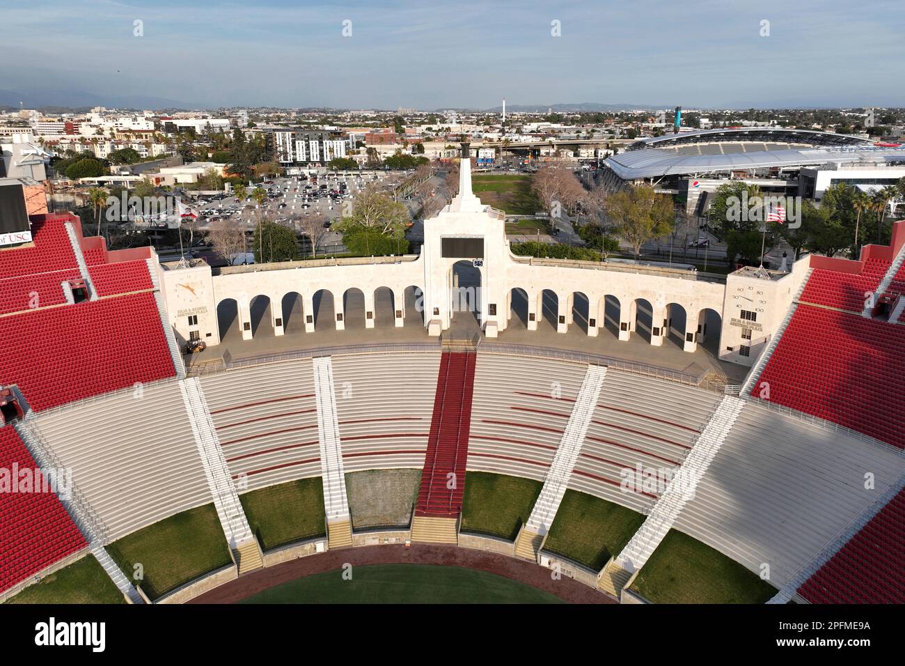 The Los Angeles Memorial Coliseum peristyle and Olympic torch cauldron ...