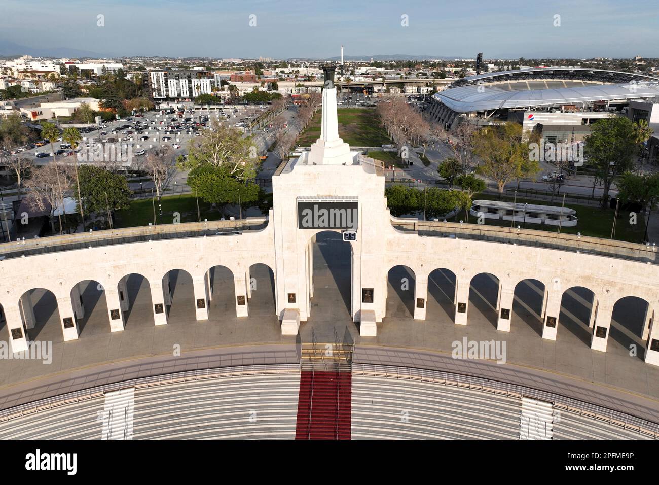 The Los Angeles Memorial Coliseum peristyle and Olympic torch cauldron ...