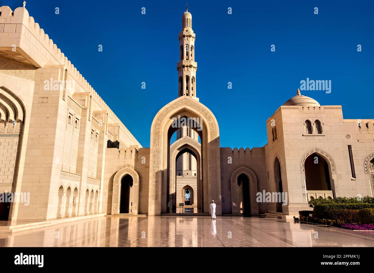 The impressive Sultan Qaboos Grand Mosque, Muscat, Oman Stock Photo - Alamy