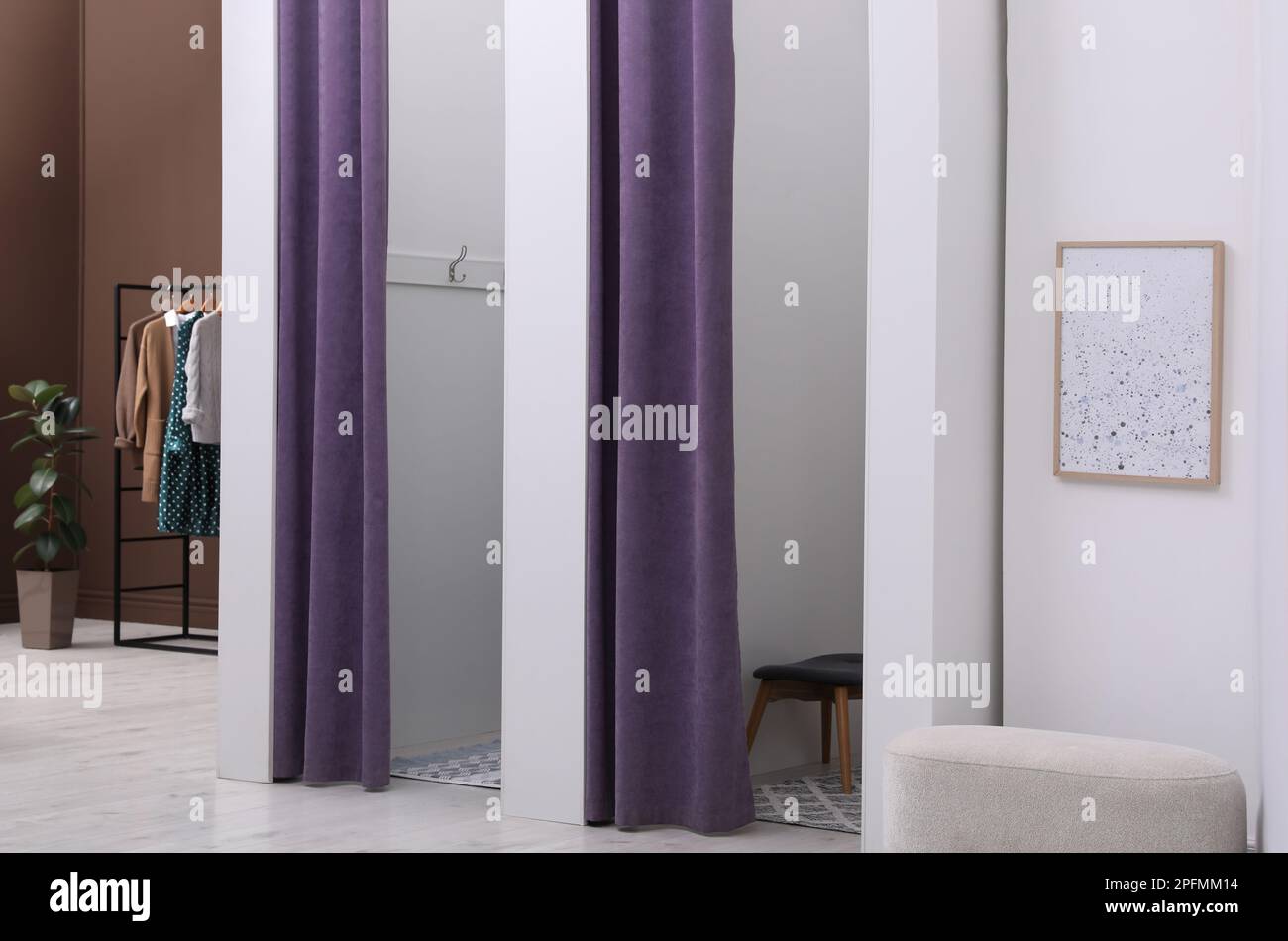 Empty dressing rooms in fashion store. Stylish interior Stock Photo - Alamy