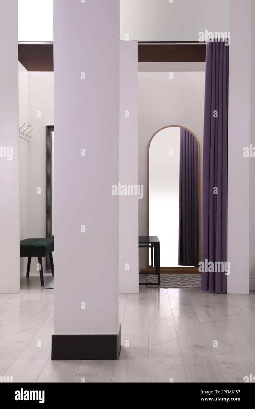 Empty dressing rooms in fashion store. Stylish interior Stock Photo - Alamy