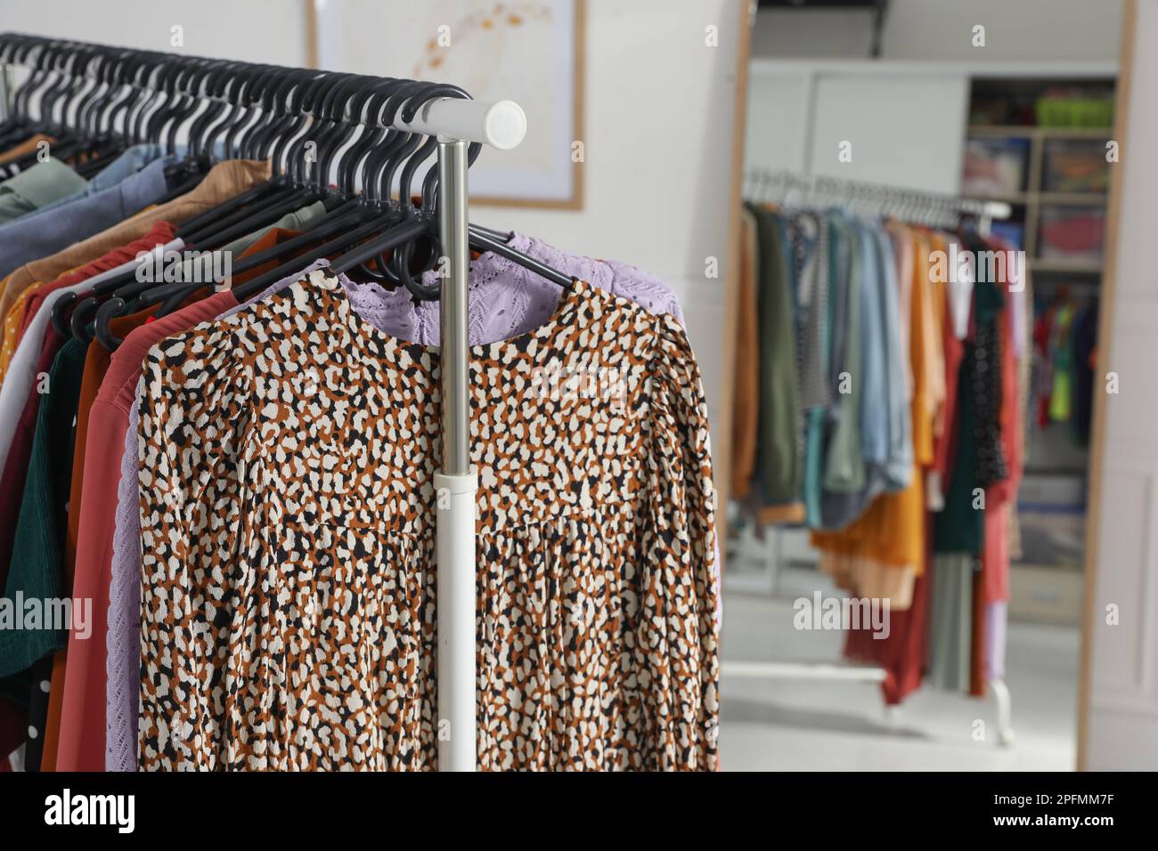 Fast fashion store rack hi-res stock photography and images - Alamy