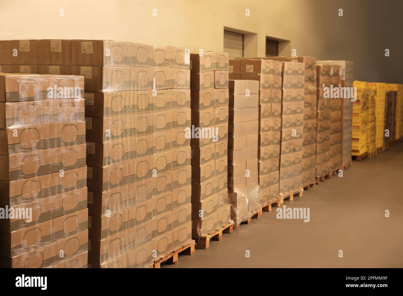 Lots of products hi-res stock photography and images - Alamy