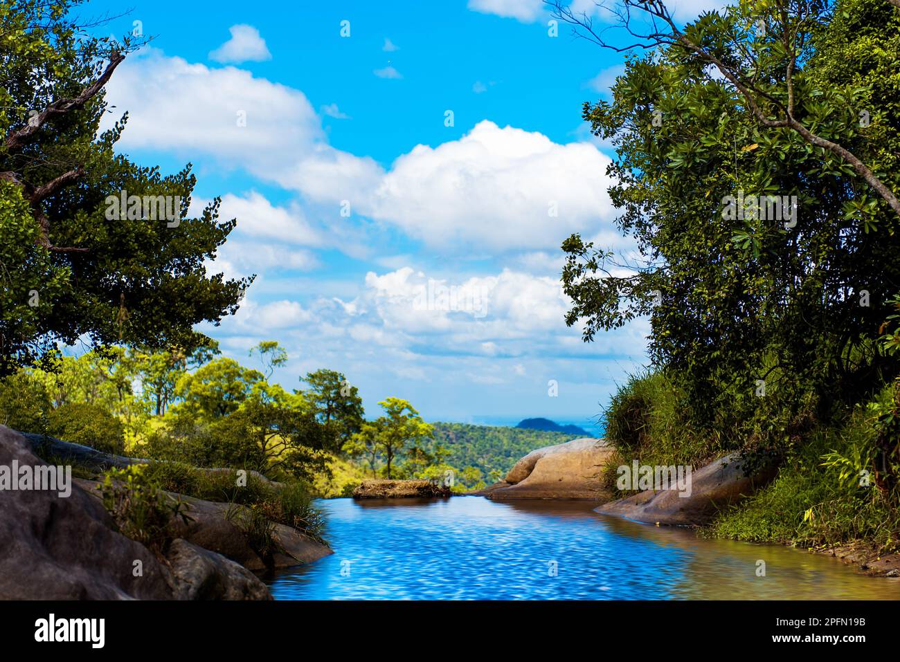 A splendid view of Upper Diyaluma Waterfall, Sri Lanka Stock Photo - Alamy