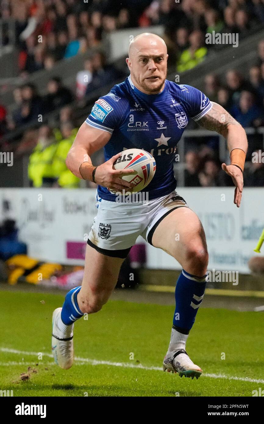 Adam Swift #2 of Hull FC makes a break during the Betfred Super League ...