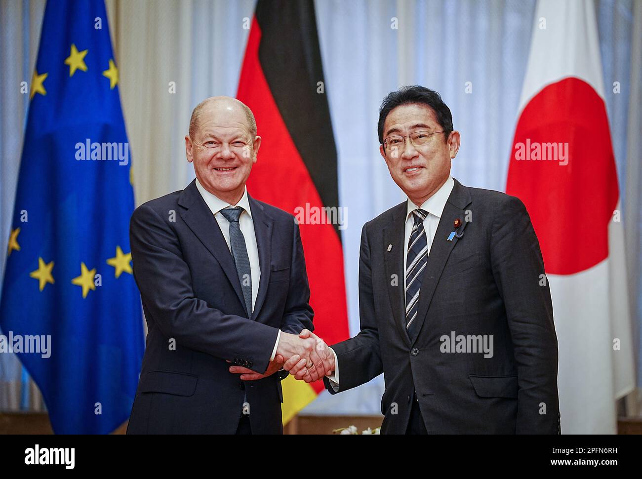 Tokio, Japan. 18th Mar, 2023. German Chancellor Olaf Scholz (l, SPD) is ...