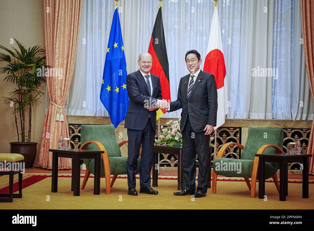 Tokio, Japan. 18th Mar, 2023. German Chancellor Olaf Scholz (l, SPD) is ...