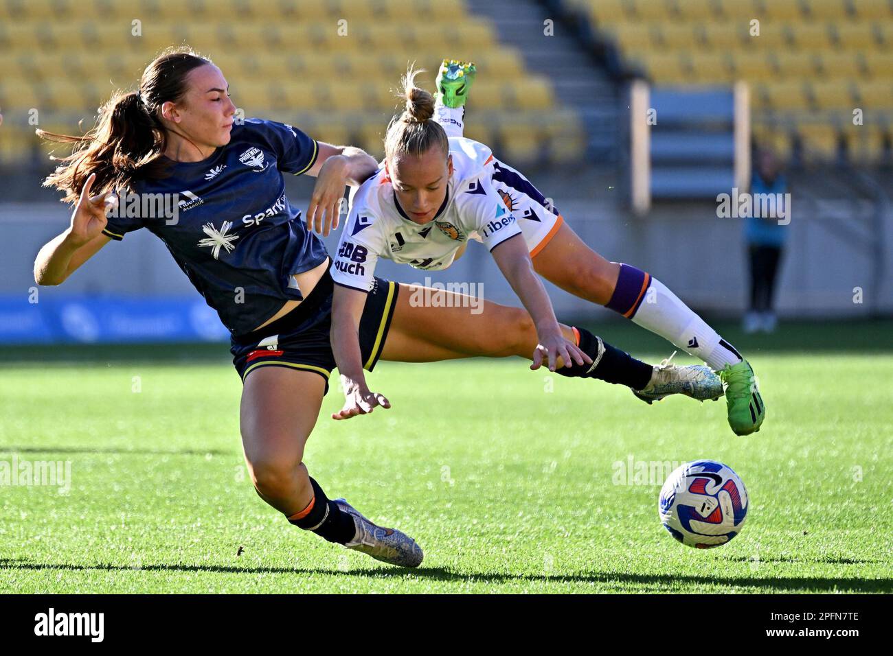 Sofia Sakalis of the Perth Glory and Mackenzie Barry of the Phoenix ...