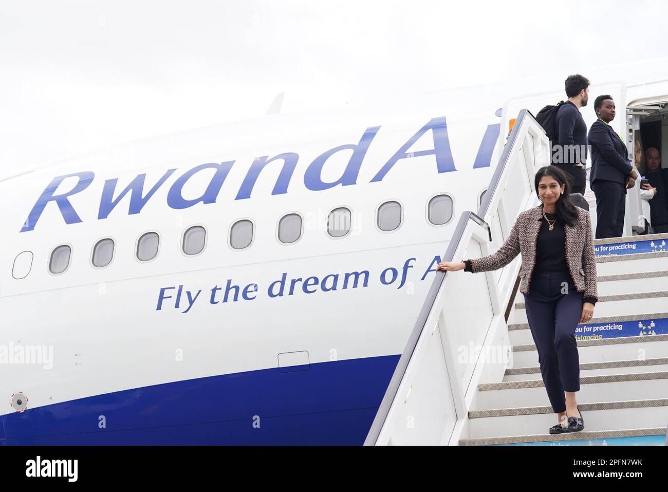 Suella braverman rwanda plane hi-res stock photography and images - Alamy