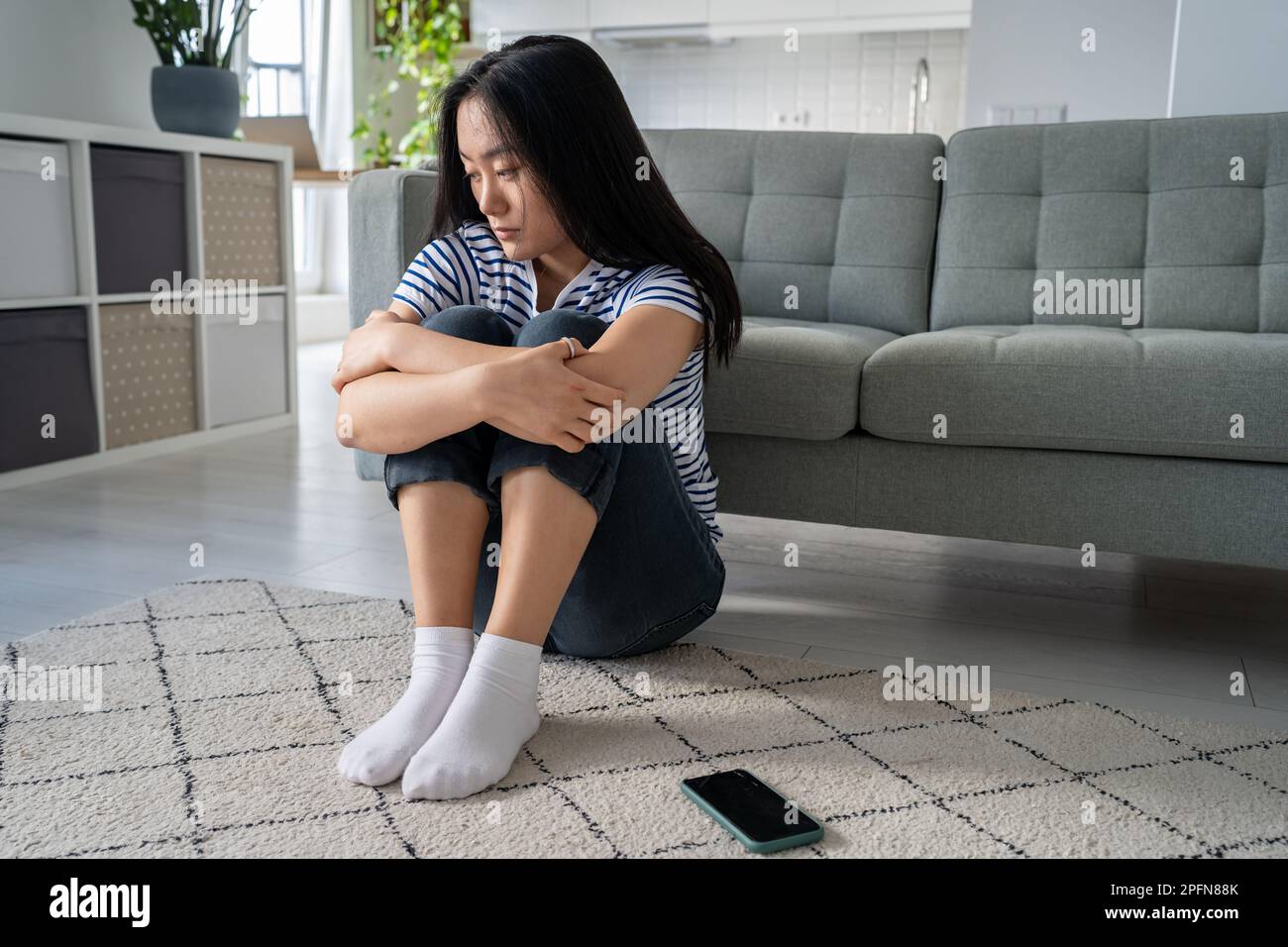 Mobile phone lost floor hi-res stock photography and images - Alamy