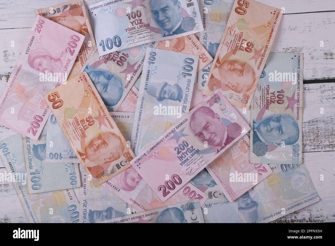 100 lira banknote hi-res stock photography and images - Alamy