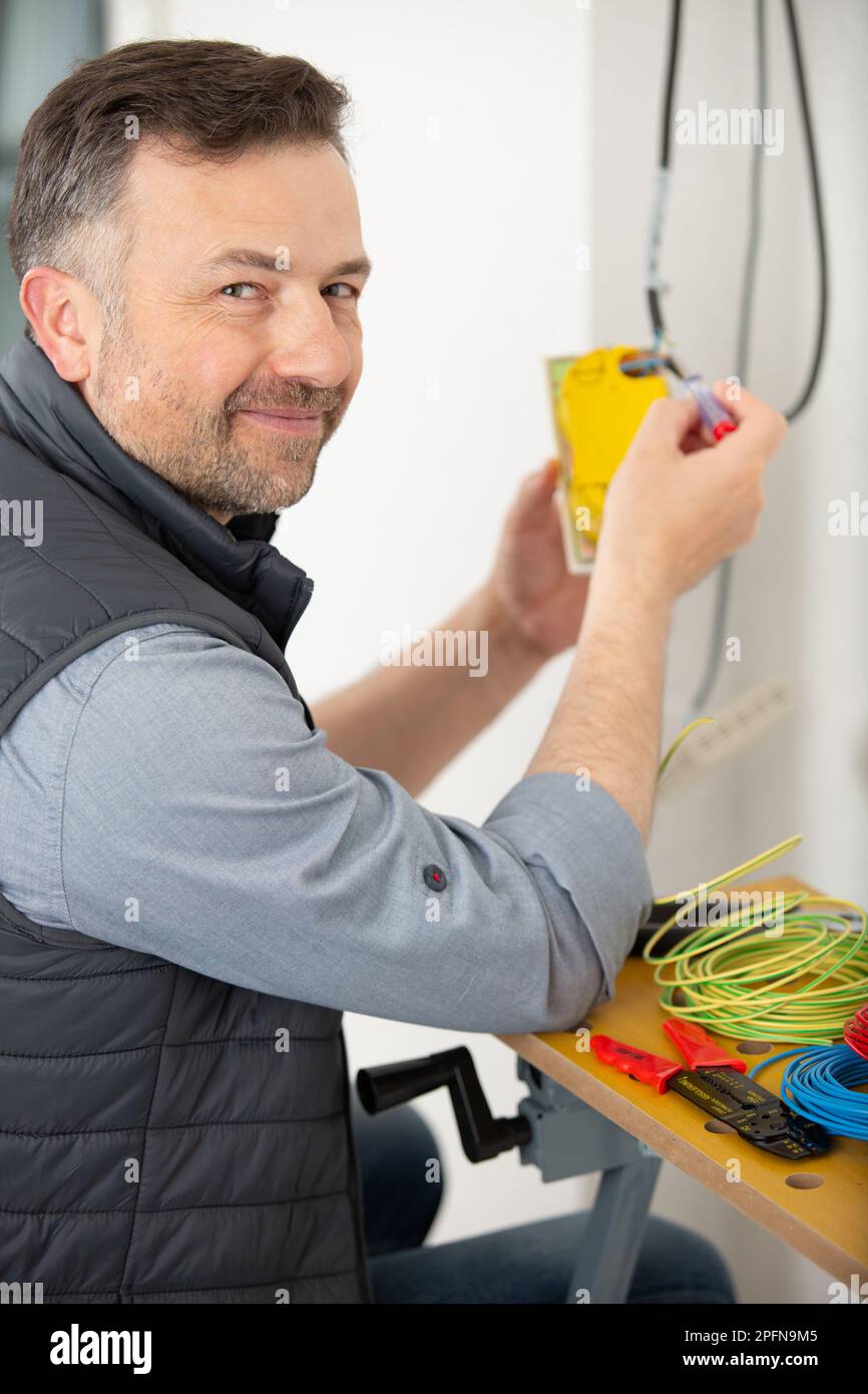 male electrician wiring a junction box Stock Photo - Alamy