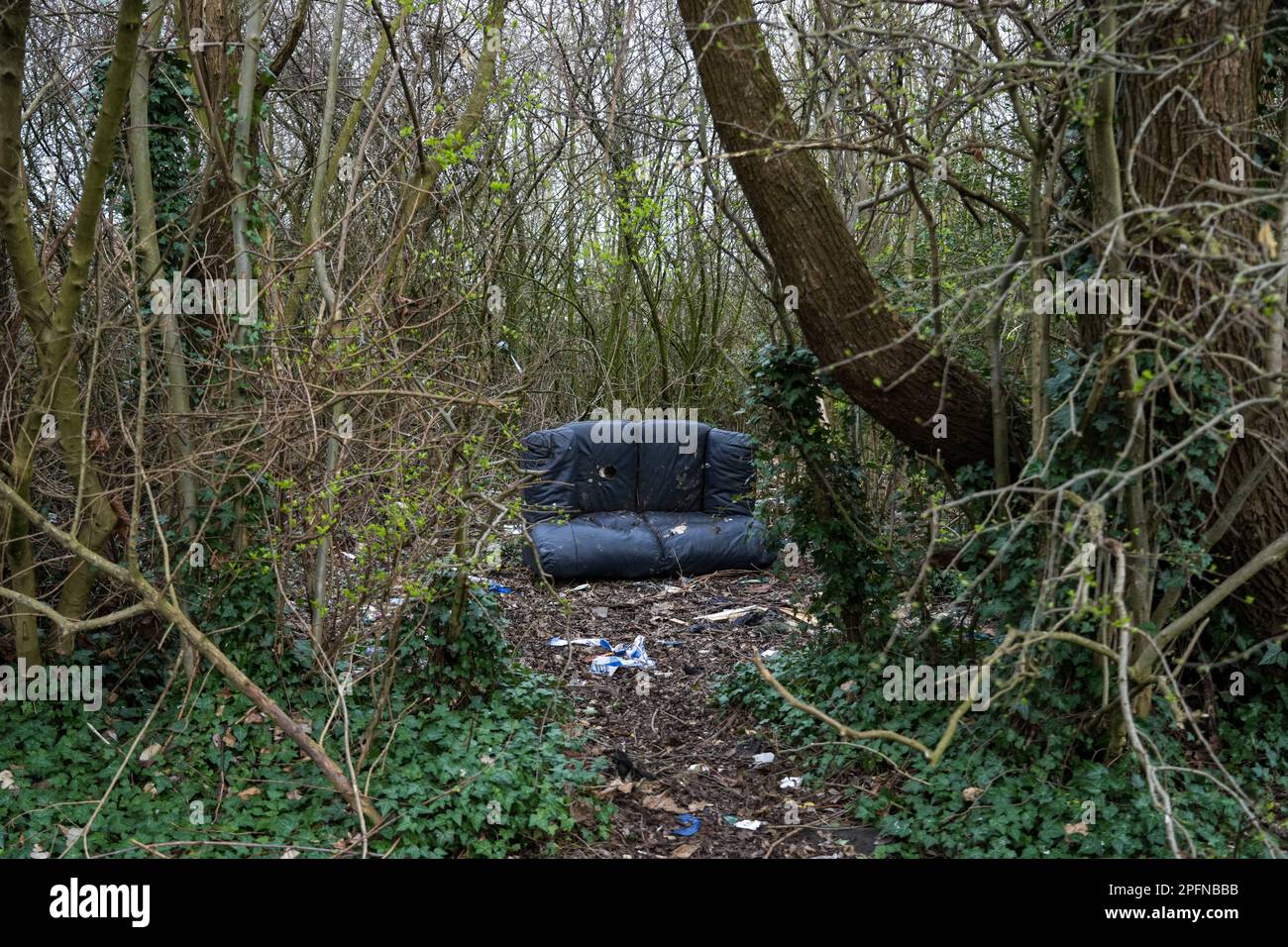 Fly tipping couch hi-res stock photography and images - Alamy