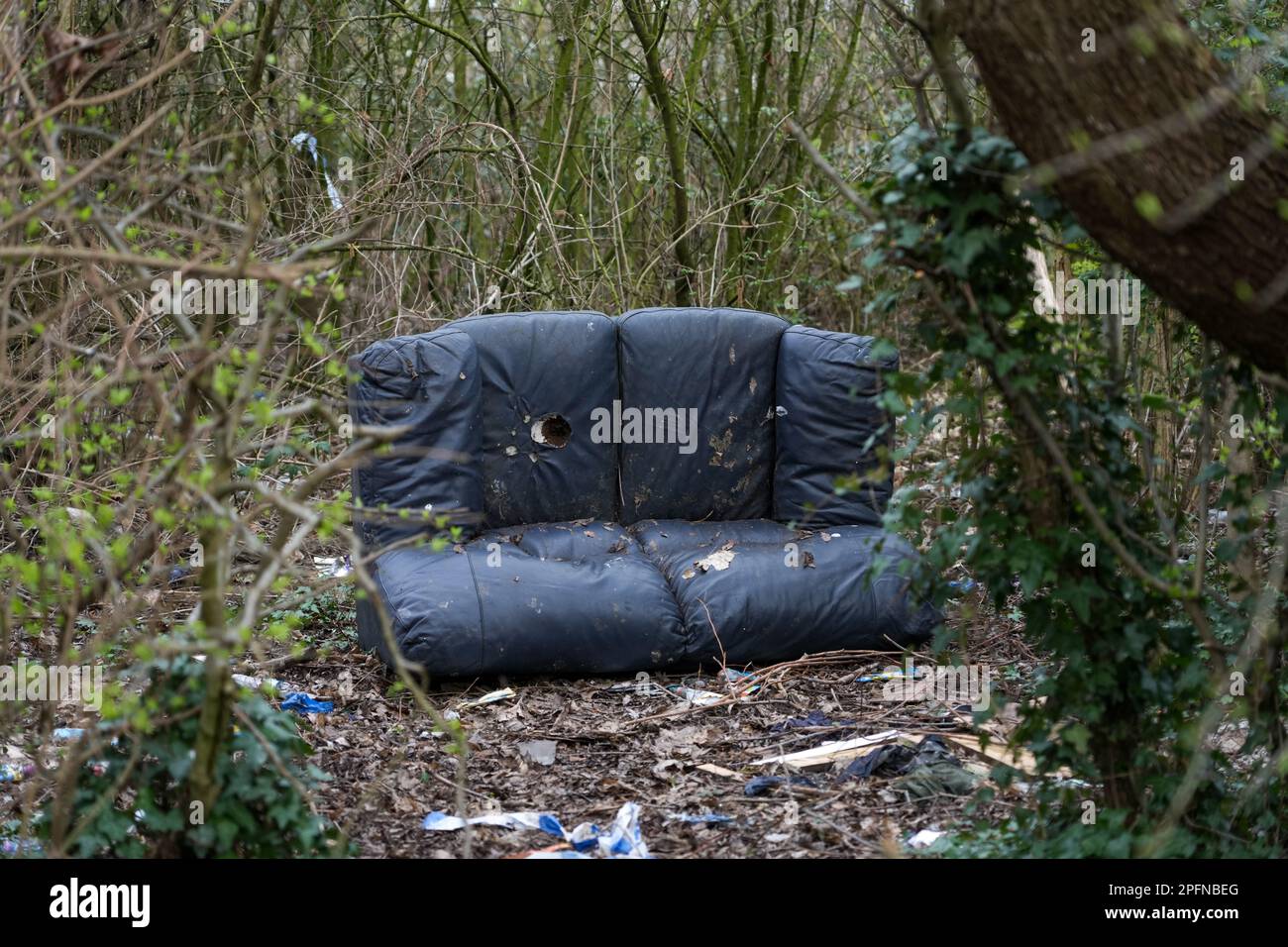 Fly tipping couch hi-res stock photography and images - Alamy