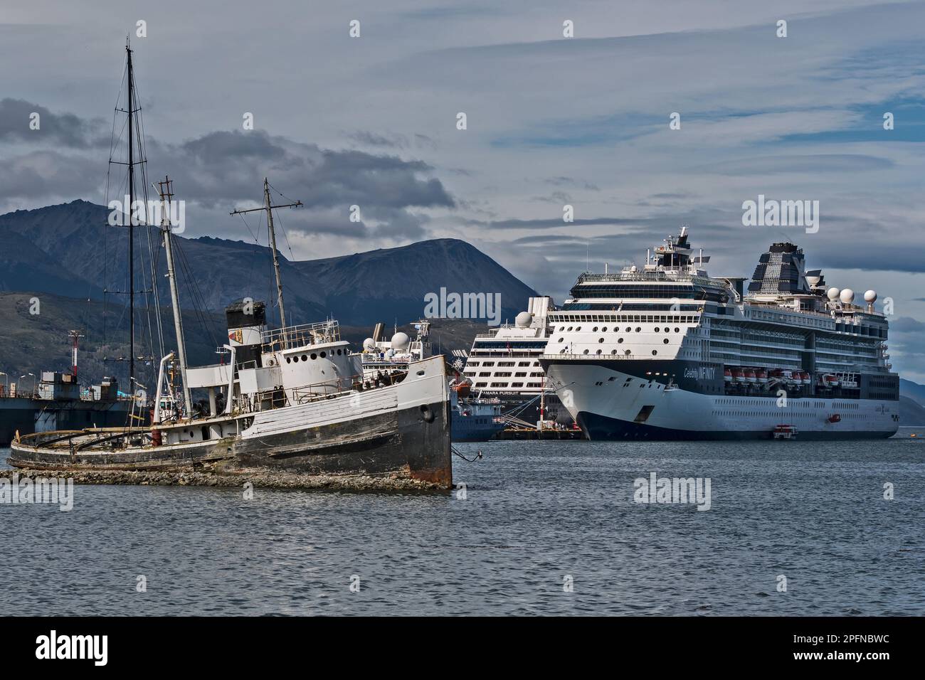 Standed ship hi-res stock photography and images - Alamy