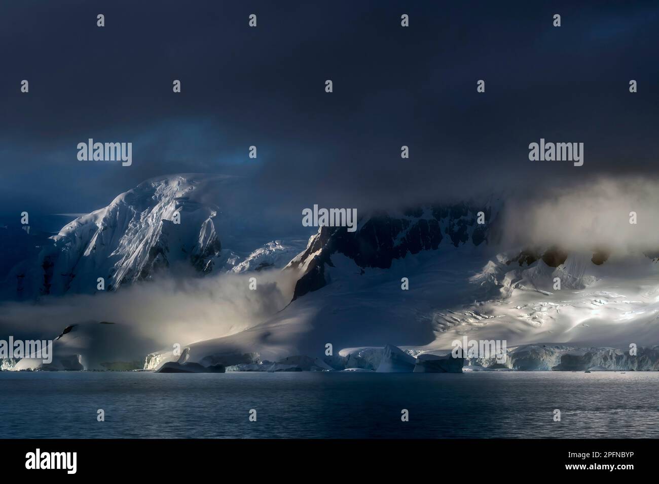 Antarctic mountains hi-res stock photography and images - Alamy