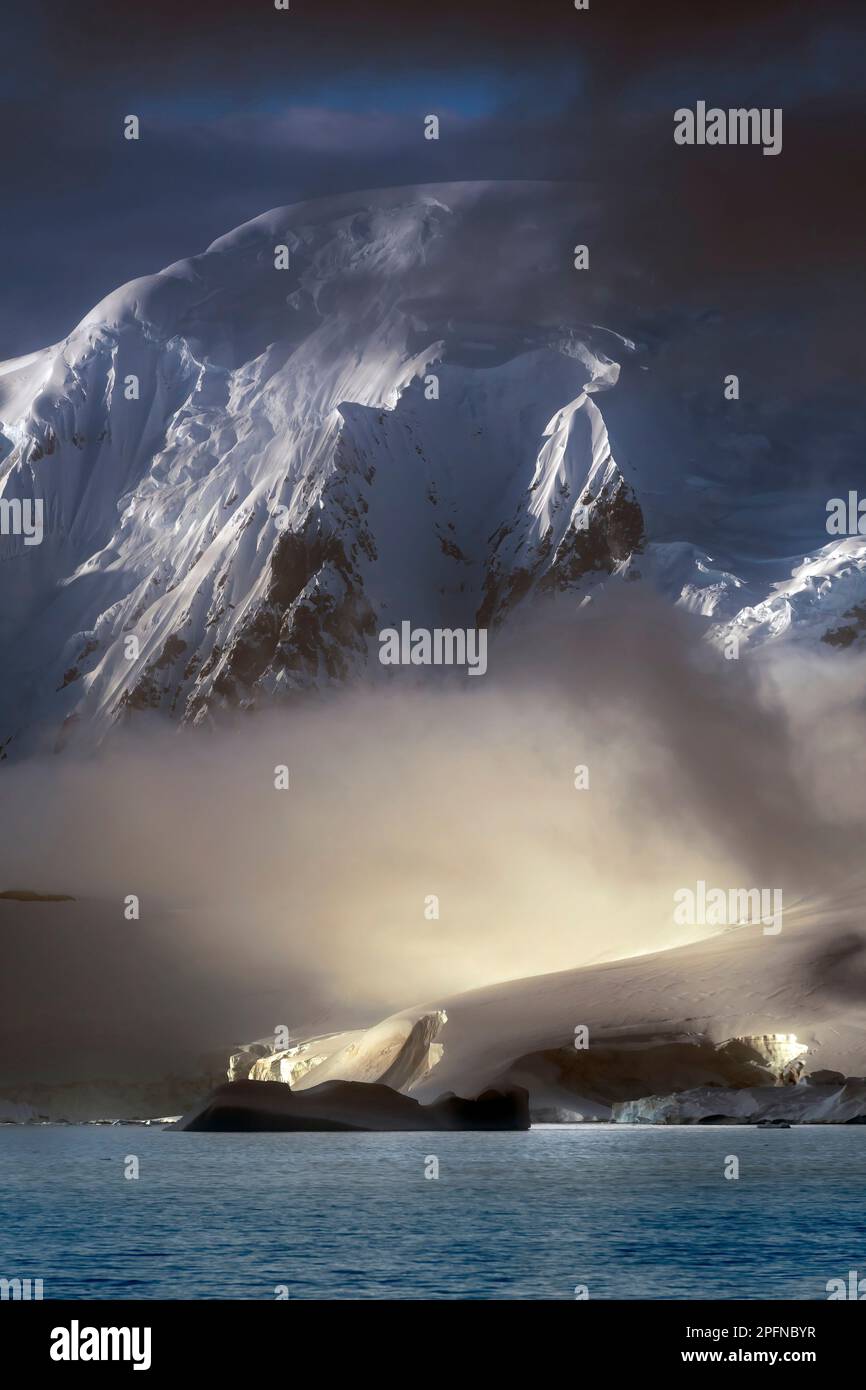 Antarctic peninsula glaciers hi-res stock photography and images - Alamy