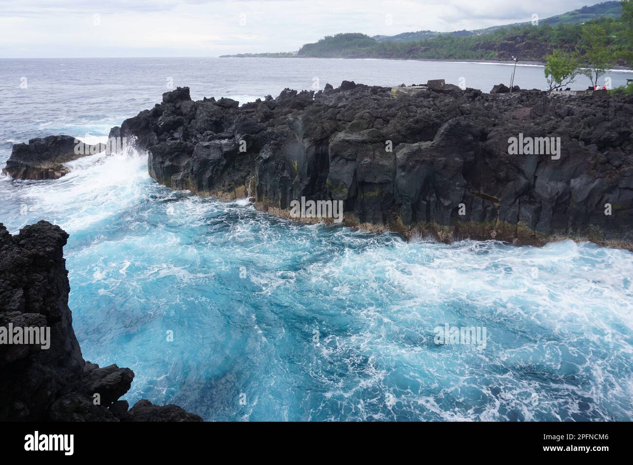 landscape scene of the ocean on the tropical island of La Réunion ...