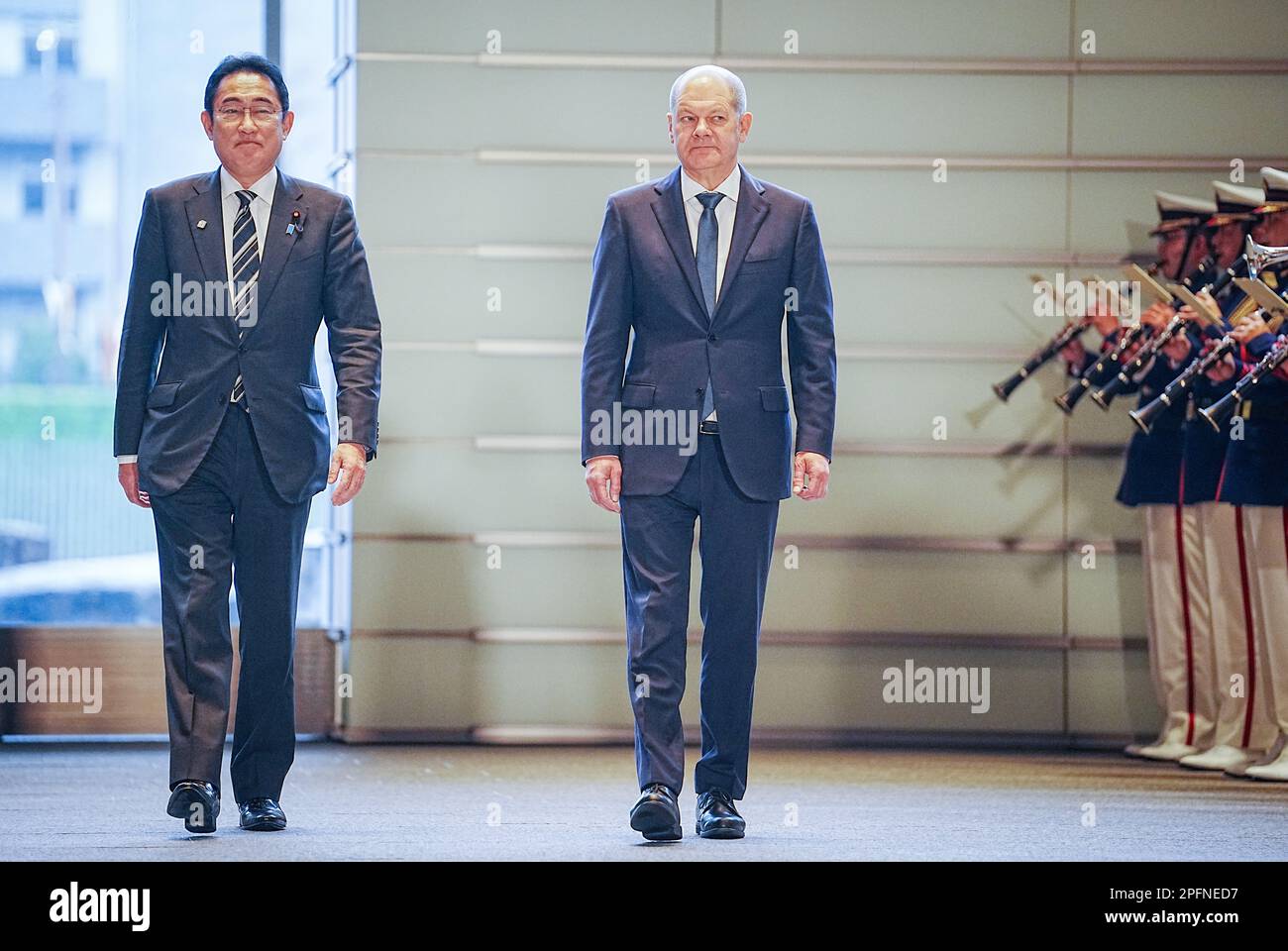 Tokio, Japan. 18th Mar, 2023. German Chancellor Olaf Scholz (r, SPD) is ...