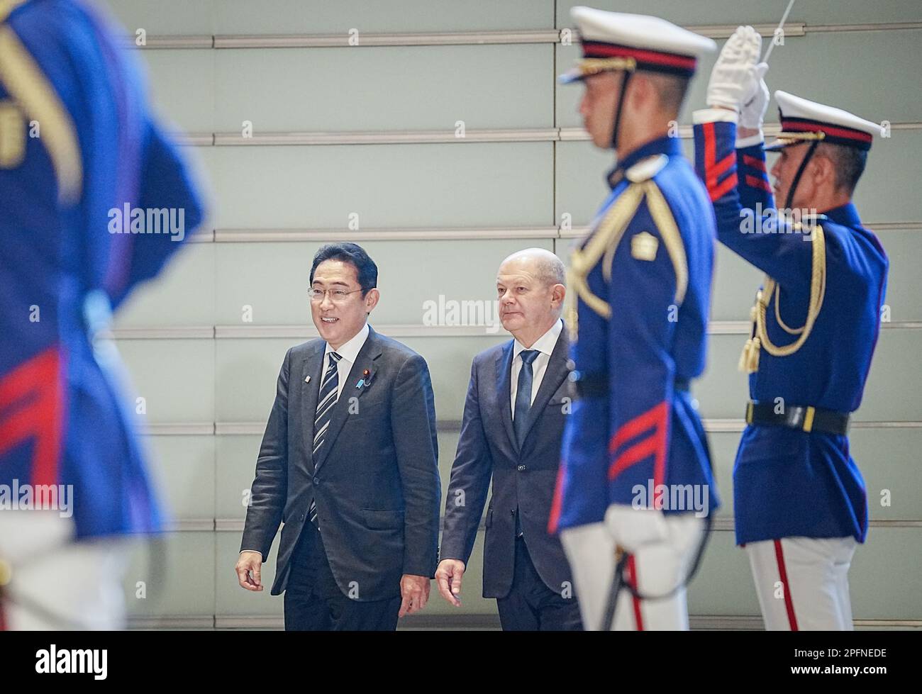 Tokio, Japan. 18th Mar, 2023. German Chancellor Olaf Scholz (r, SPD) is ...