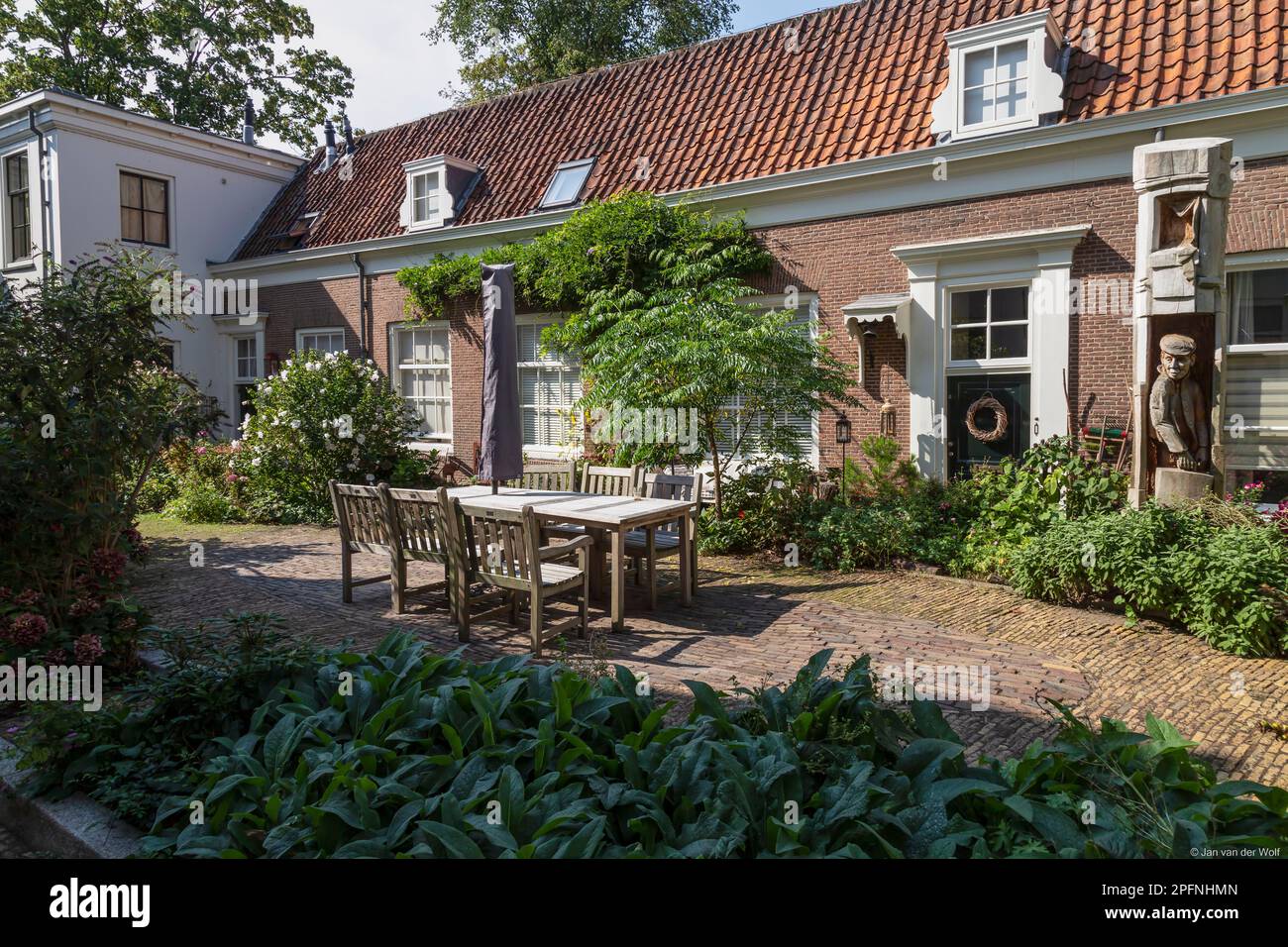 Old courtyard houses in hi-res stock photography and images - Alamy