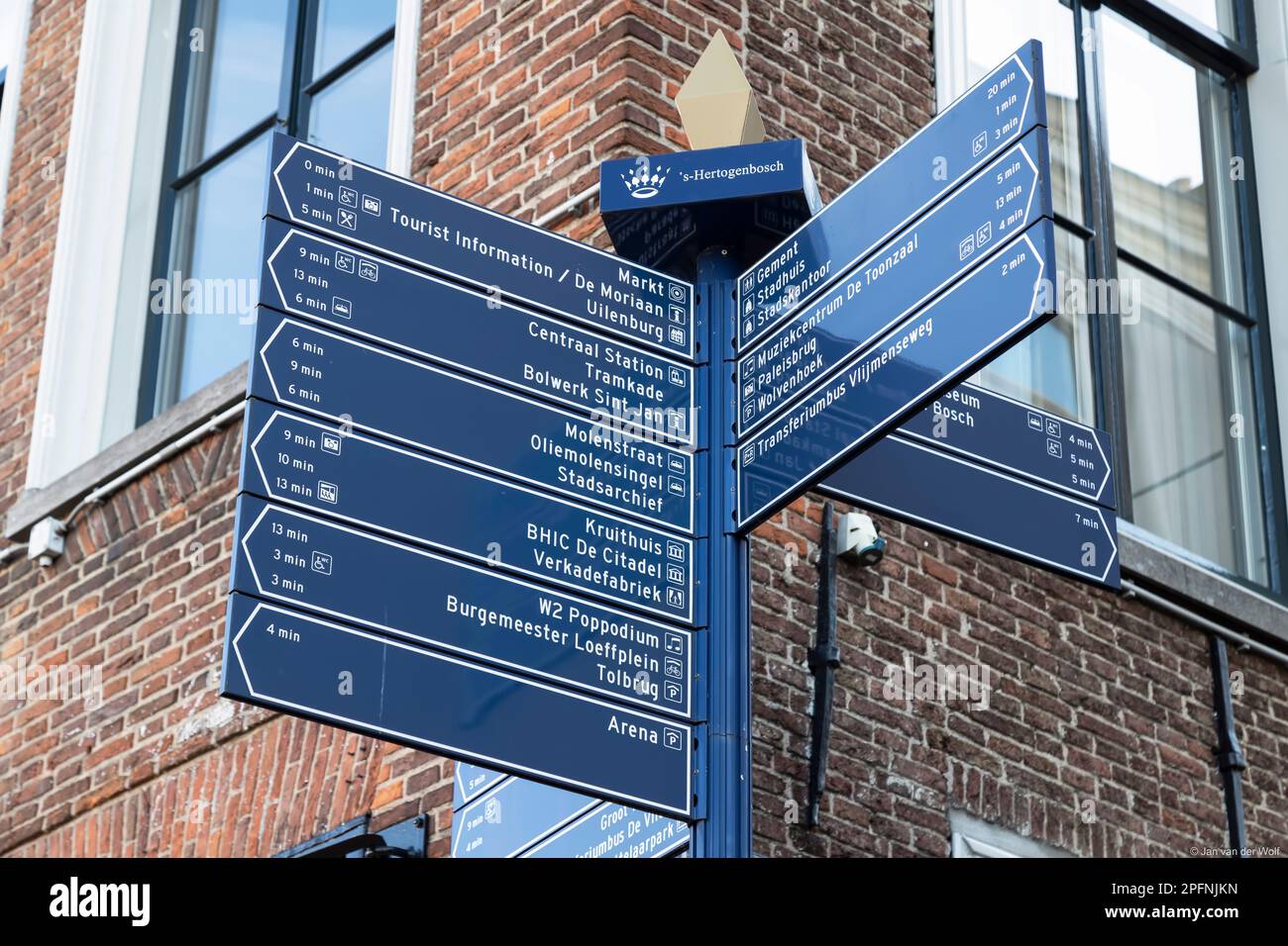 Tourist information center near hi-res stock photography and images - Alamy