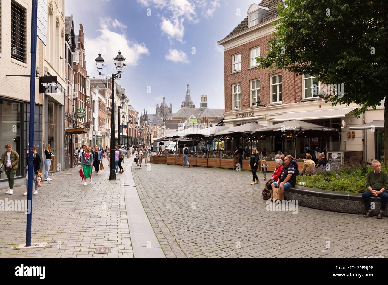 Pedestrians in the pleasant shopping street in the center of Den Bosch ...