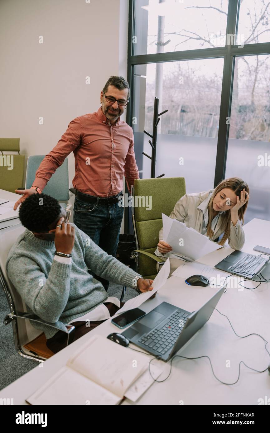 Issue think hi-res stock photography and images - Alamy