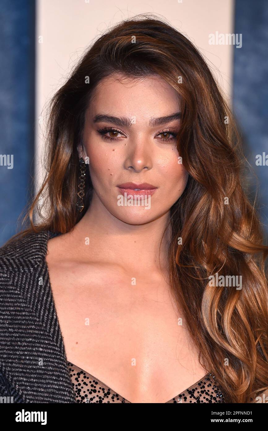 LOS ANGELES - MAR 12: Hailee Steinfeld at the 2023 Vanity Fair Oscar ...