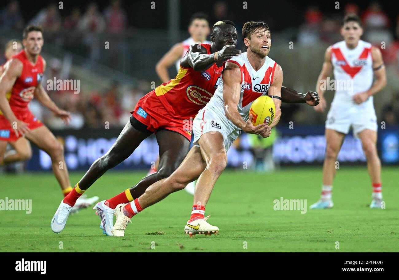 Dane Rampe (right) of the Swans gets past Mabior Chol of the Suns ...