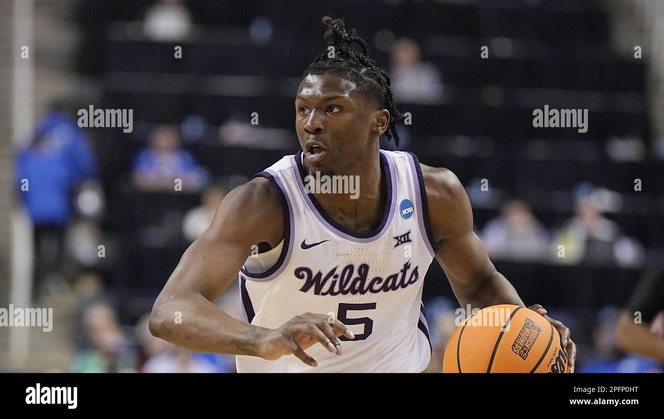 Kansas State guard Cam Carter brings the ball down court against ...