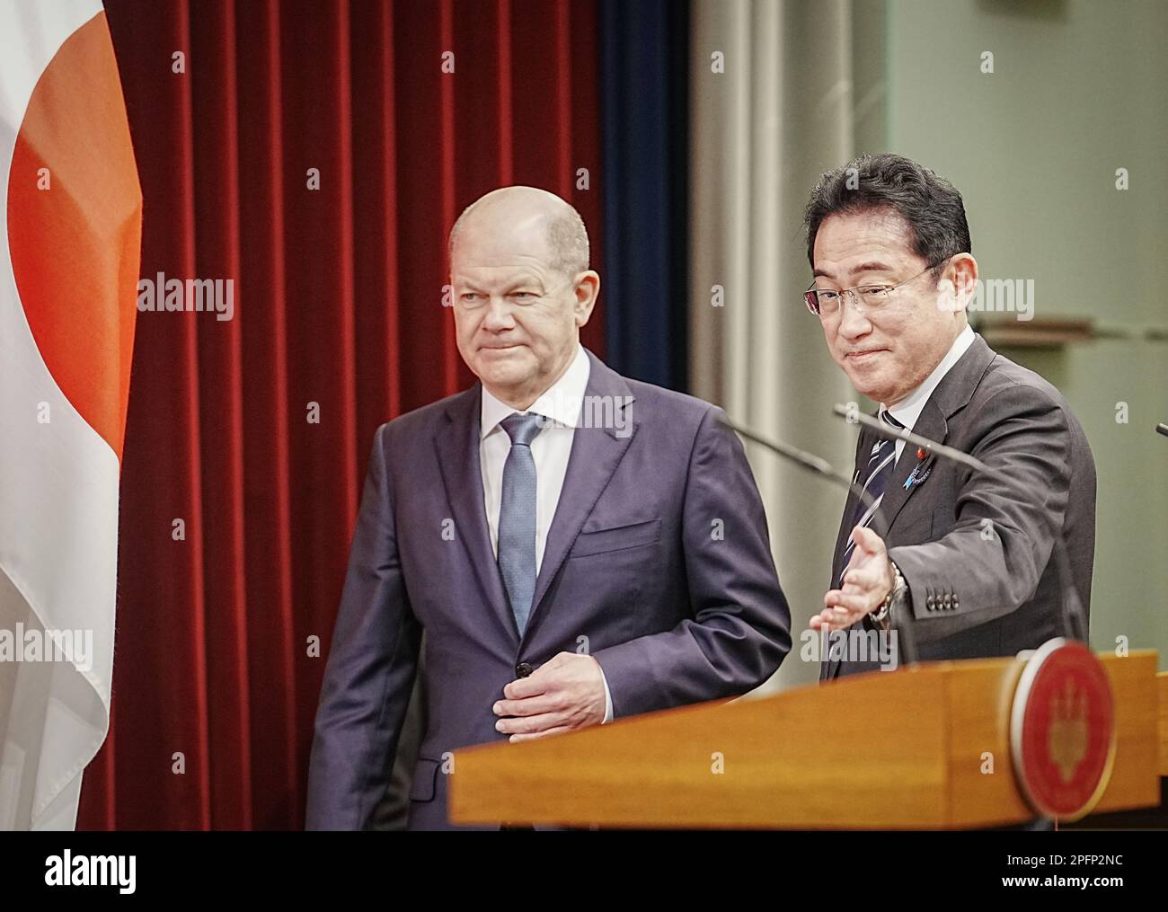 Tokio, Japan. 18th Mar, 2023. German Chancellor Olaf Scholz (l, SPD ...